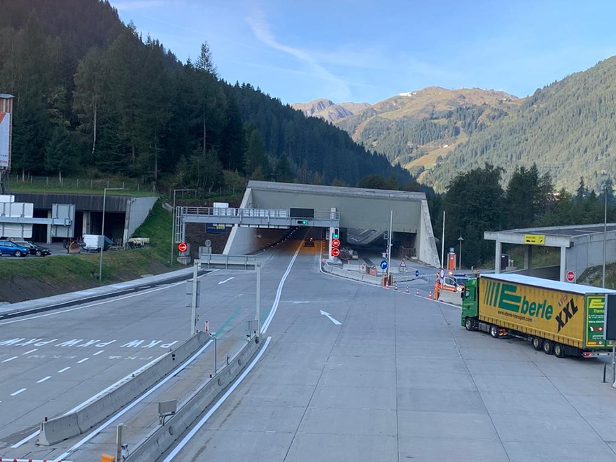 Seit 9 Uhr heute Morgen ist der Arlbergtunnel wieder offen - Motor ...