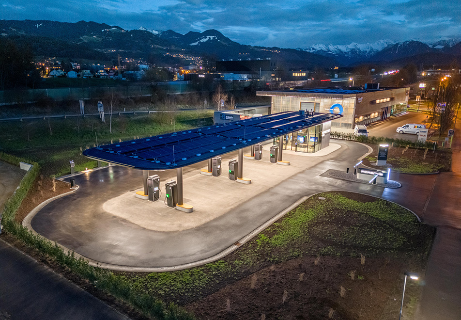 Erste Porsche-eigene Ladestation in Österreich eröffnet - Motor ...
